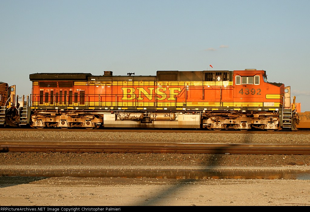 BNSF 4392